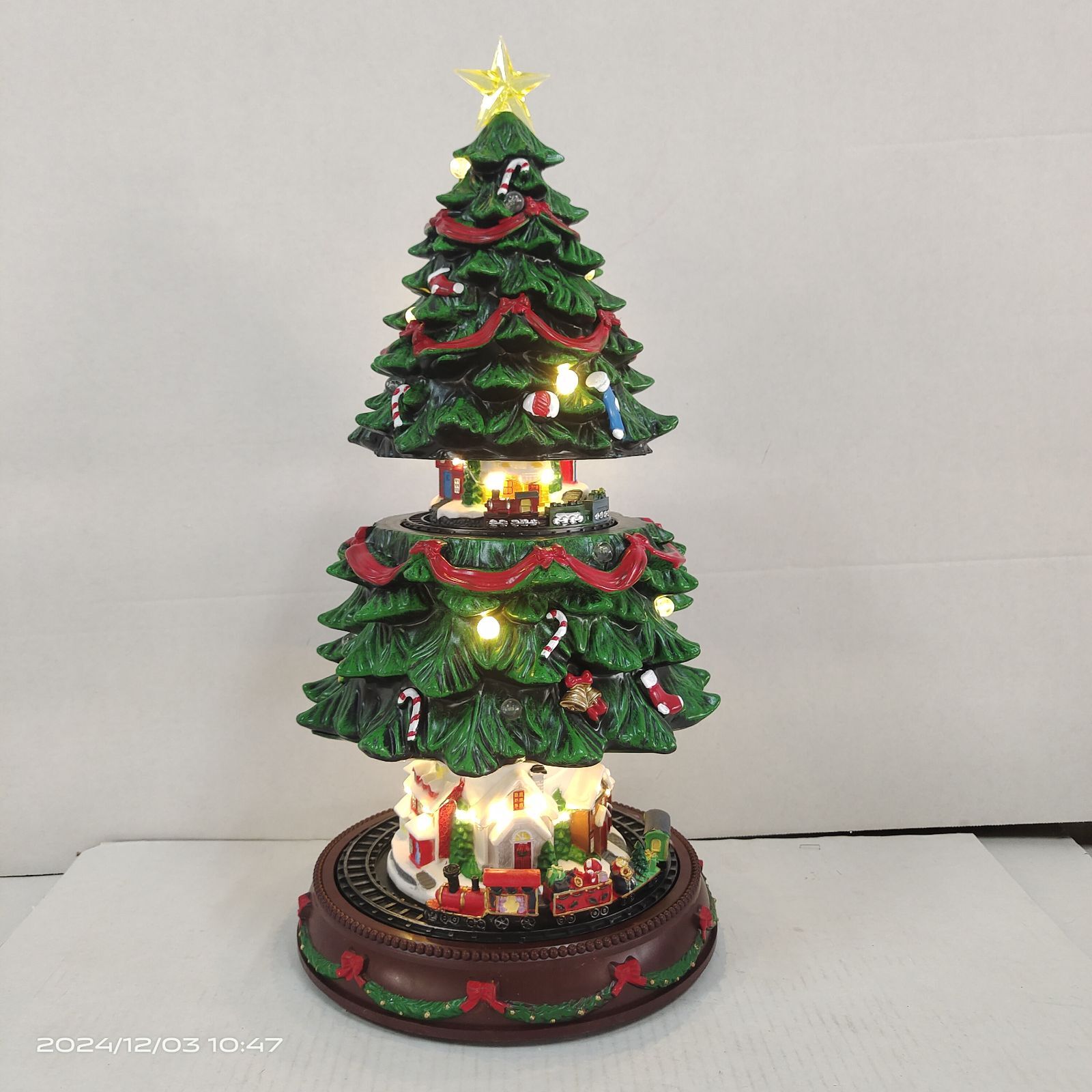 Wholesale Xmas Carnival Expending Christmas Tree - Xmas & Co. - Fieldfolio