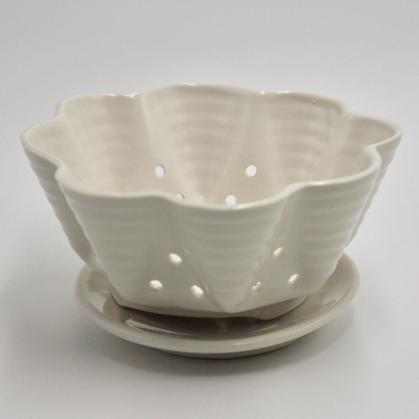 Wholesale Berry Colander Mint glaze - Sian Thomas Ceramics - Fieldfolio